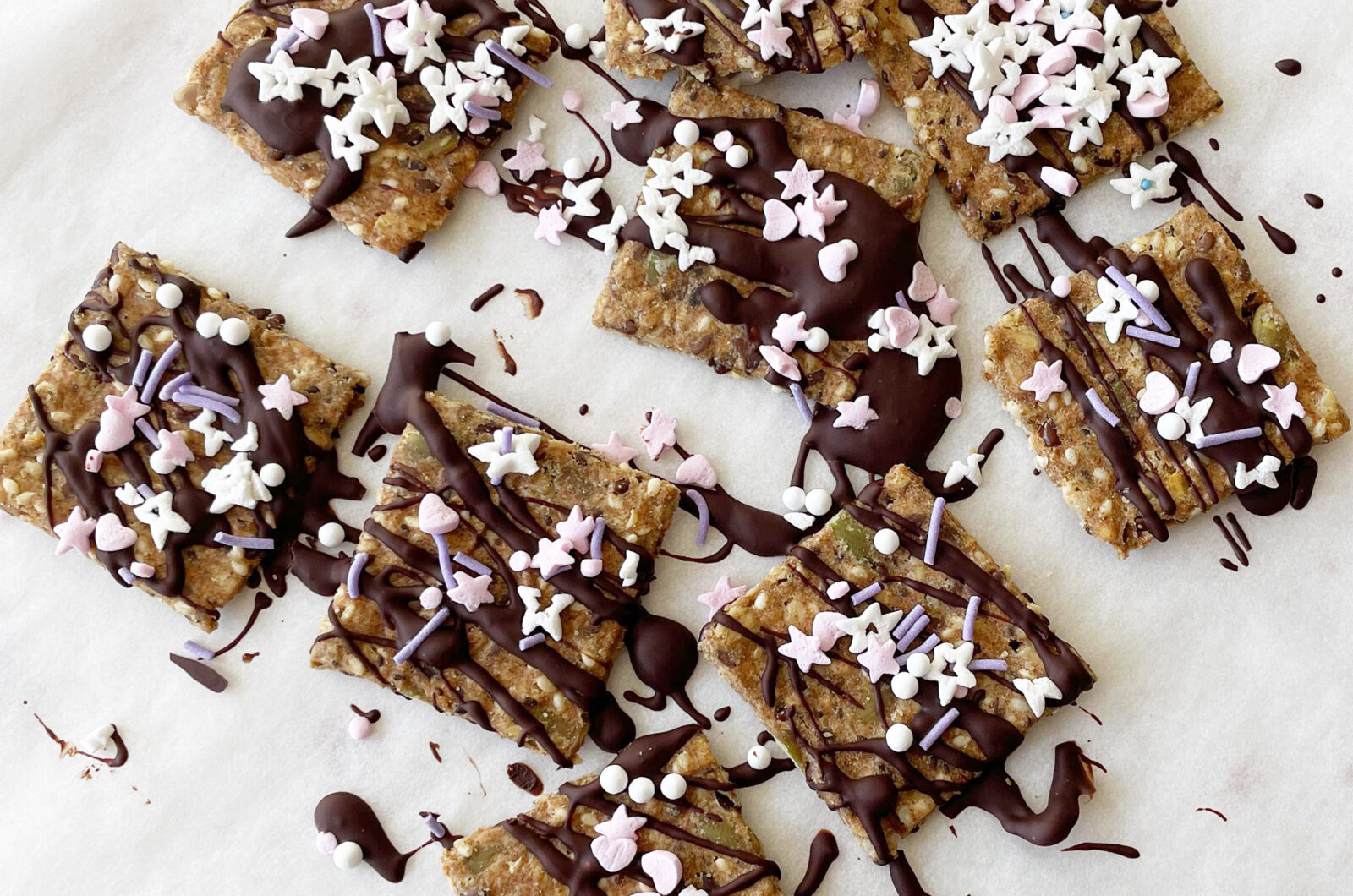 Recipe: Crackers with chocolate and sprinkles - 2 Hungry Birds